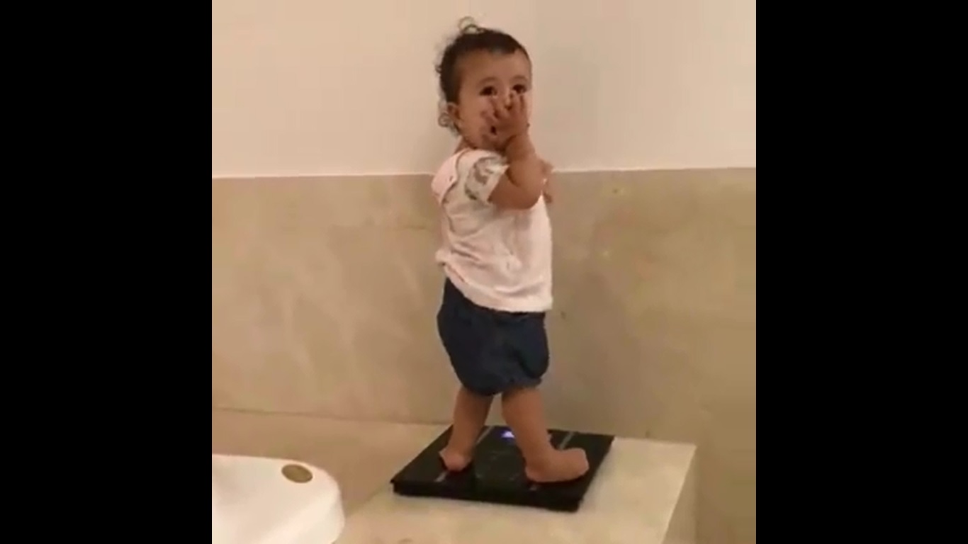 Fofinha se pesando - Sweet & Fluffy